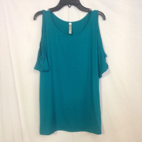Isaac Liev | Tops | Isaac Liev Womens Coldshoulder Cutout Top Nwot ...